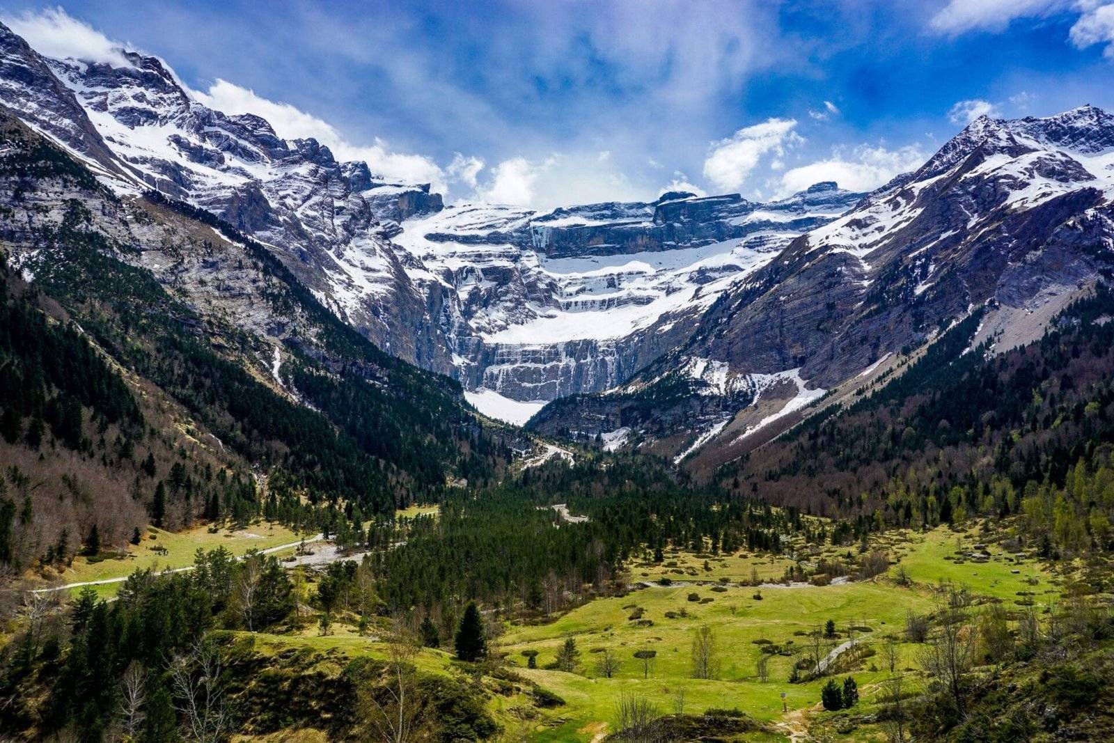 IRIS, Le guide des Pyrénées - Activités, logements, randos. Résa en direct
